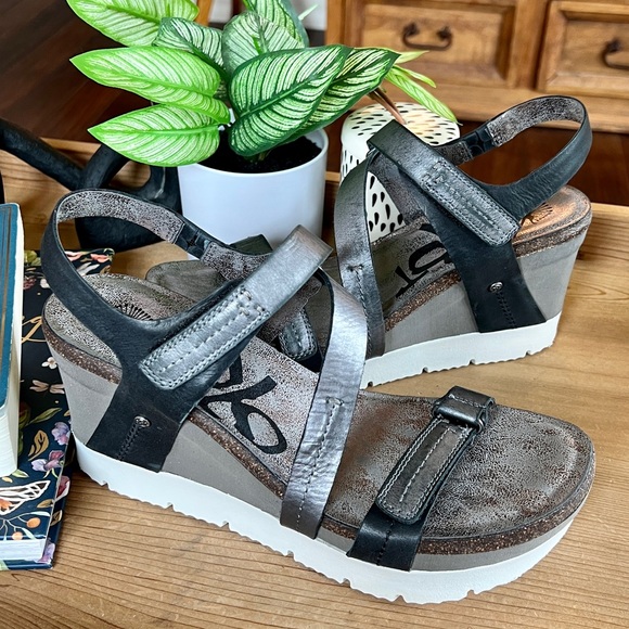 OTBT | Shoes | Otbt Wavey Metallic Silver Black Leather Platform Strap ...